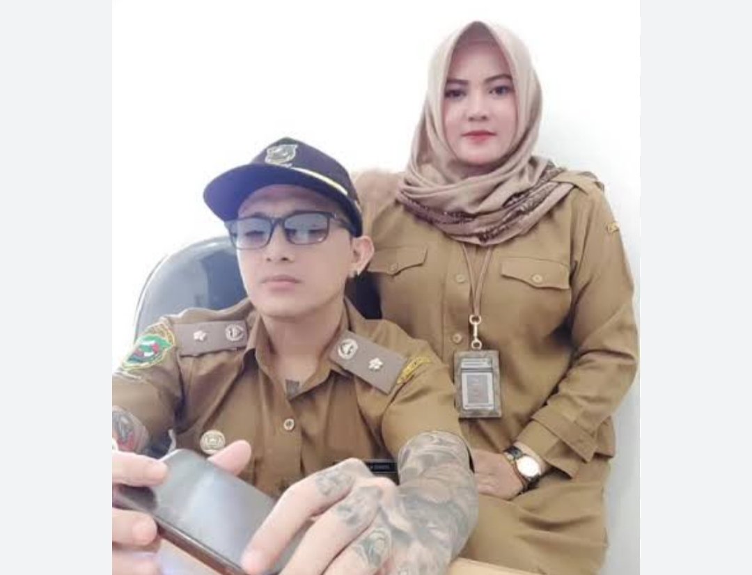 Siapa Sangka, Kades Hoho, Isterinya Juga Jadi Sekdes di Kantor Desa ...