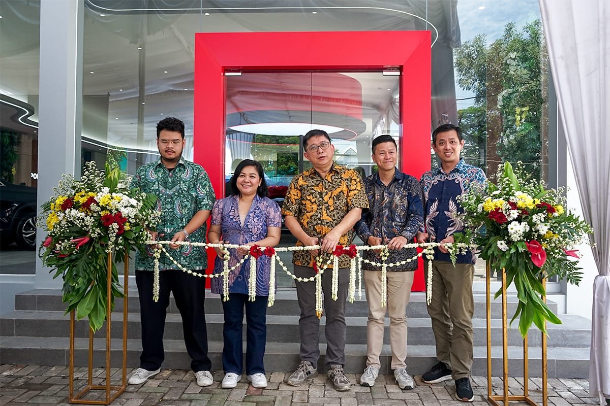 Polytron Resmikan Showroom Mobil Listrik Pertama di Semarang ...
